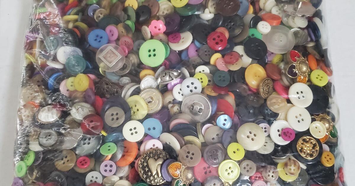 3 lb. bag of miscellaneous buttons for $5 in Apex, NC | For Sale & Free ...