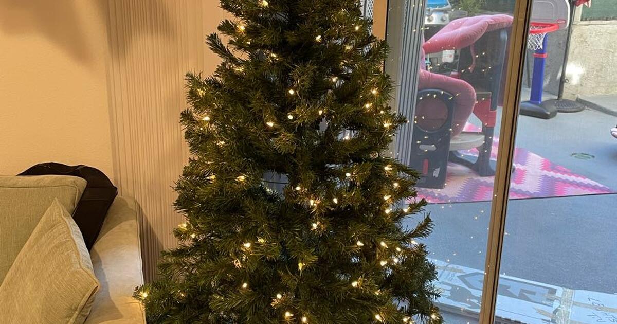 Pre lit 6ft Christmas tree for $30 in Los Angeles, CA | For Sale & Free ...