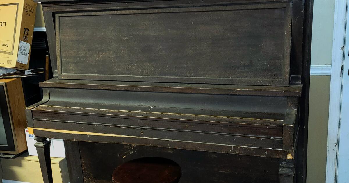 Milton Upright Piano-PENDING for Free in Lynchburg, VA | For Sale ...