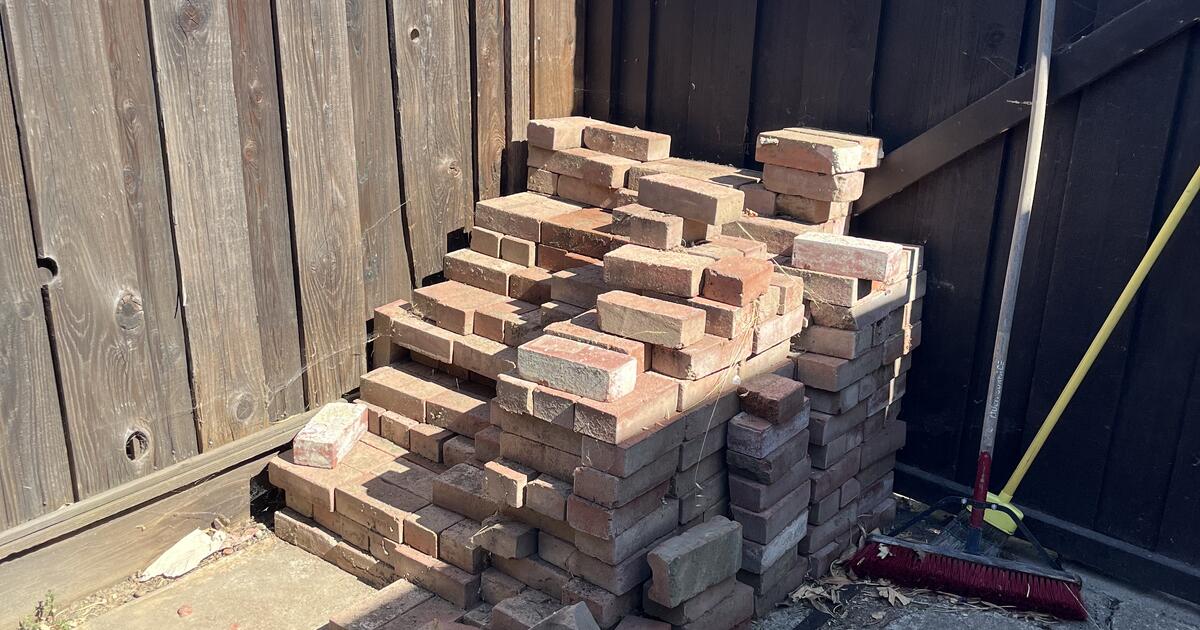 ~ 200 Bricks 50cents each for $1 in Palo Alto, CA | For Sale & Free ...