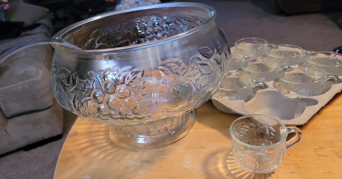 Vintage Punch Bowl & Glasses set for $2 in Milford, MI | For Sale & Free — Nextdoor