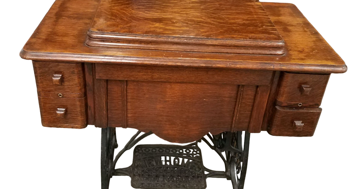 RARE ANTIQUE NEW HOME TREADLE SEWING MACHINE IN WOOD CABINET NEEDS A ...