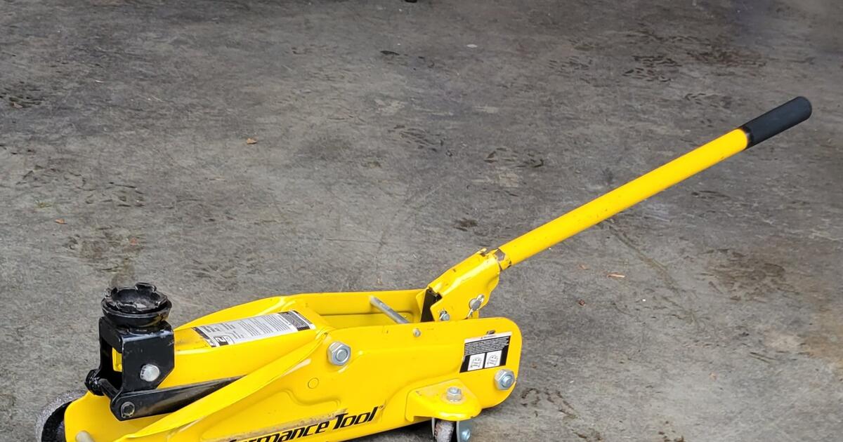 2 ton compact floor jack for $25 in Bellingham, WA | Finds — Nextdoor