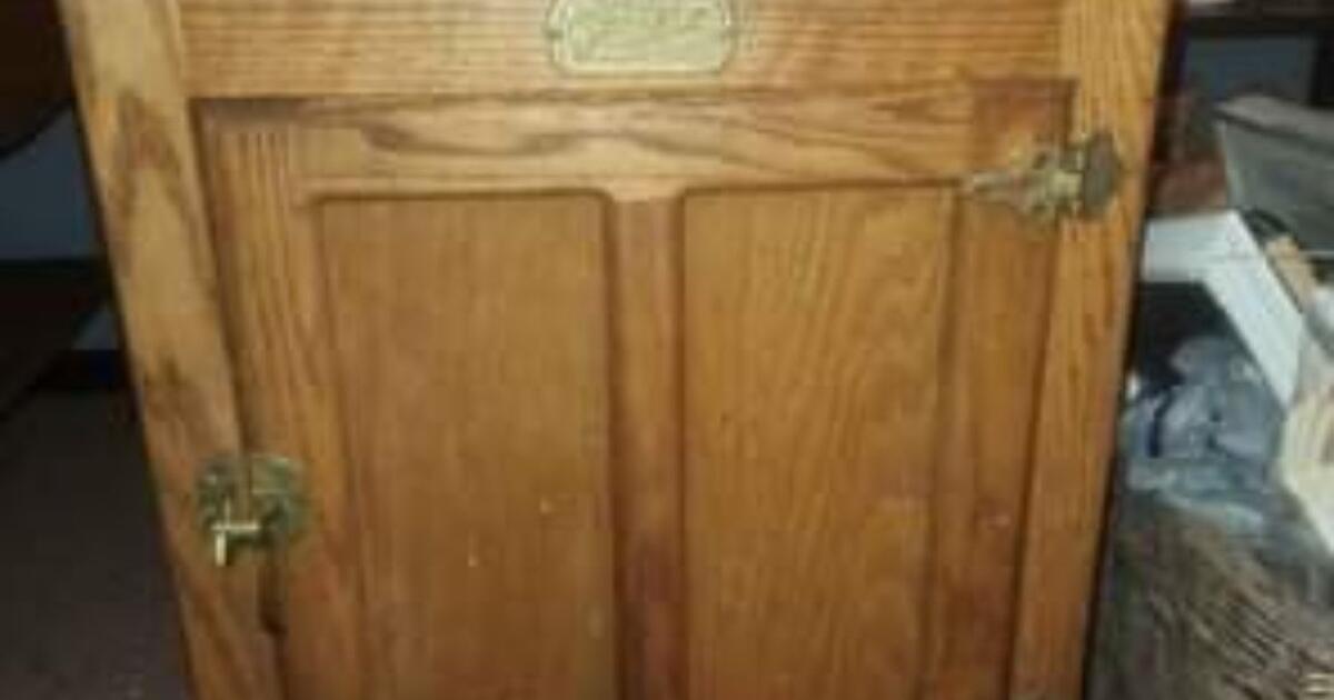 White Clad Oak Cabinet/nightstand .vintage icebox. for $35 in Tucson ...