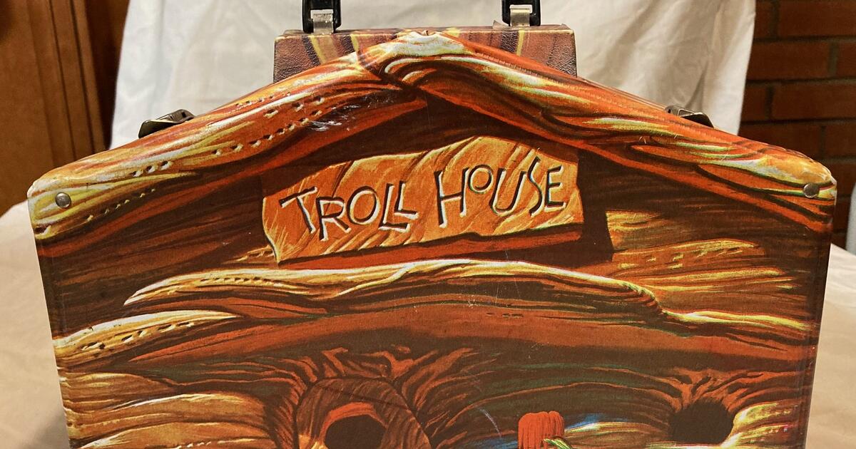 Troll doll house 1960s good condition with 4 troll dolls, wardrobe ...