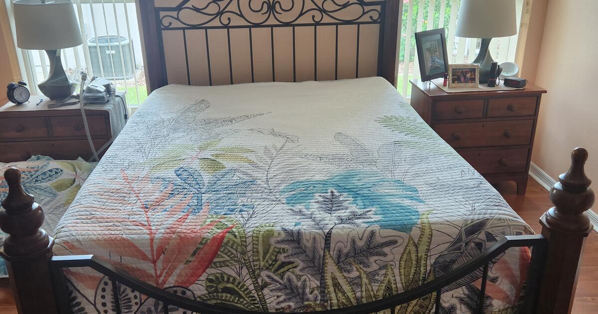 Queen Sleep Number bed for $1000 in Summerfield, FL | For Sale & Free ...