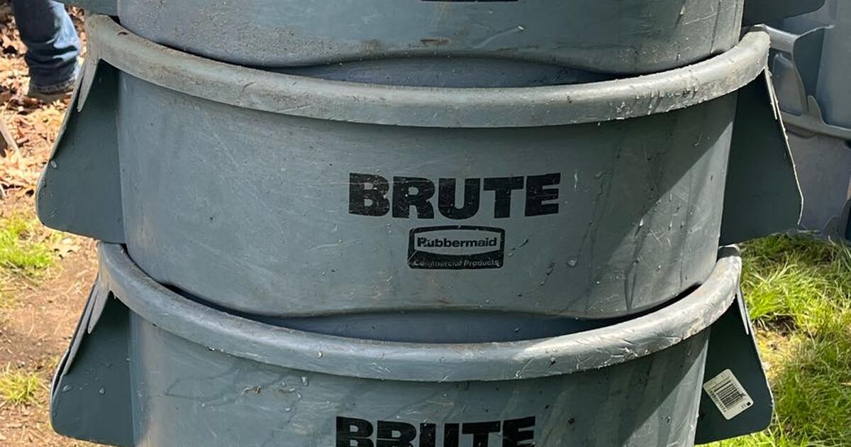 Brute trash barrels 7 /43 gallon for $15 in Warwick, RI | For Sale ...