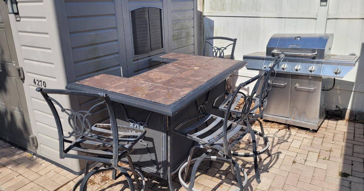 Metal/Tile Top Bar for Free in St. Petersburg, FL | For Sale & Free ...