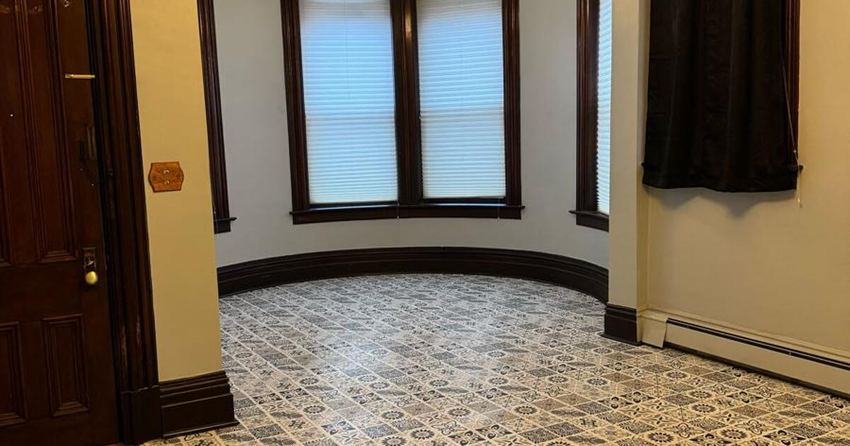 2500+ sq feet in the Historic Ulrich Mansion for $1300 in Decatur, IL ...