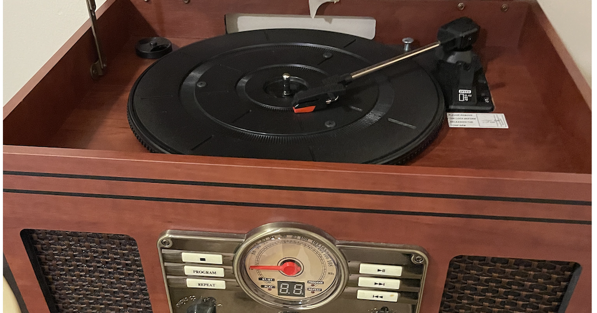 turn table/CD player/radio for $40 in Calabash, NC | Finds — Nextdoor