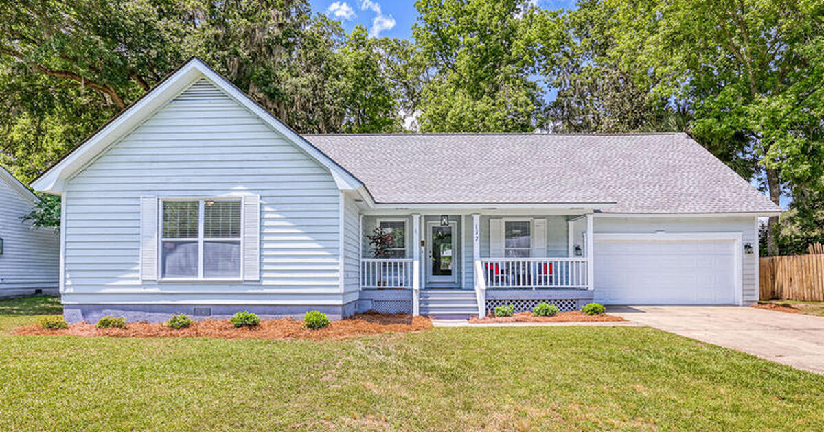 $3,200 - Exceptional Renovated 4 Bedroom, Office and 3 Bathroom House ...