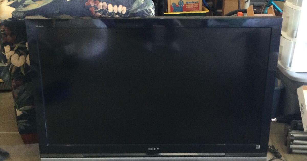 52” Sony Bravia LCD digital TV Works Great Excellent picture for $50 in ...
