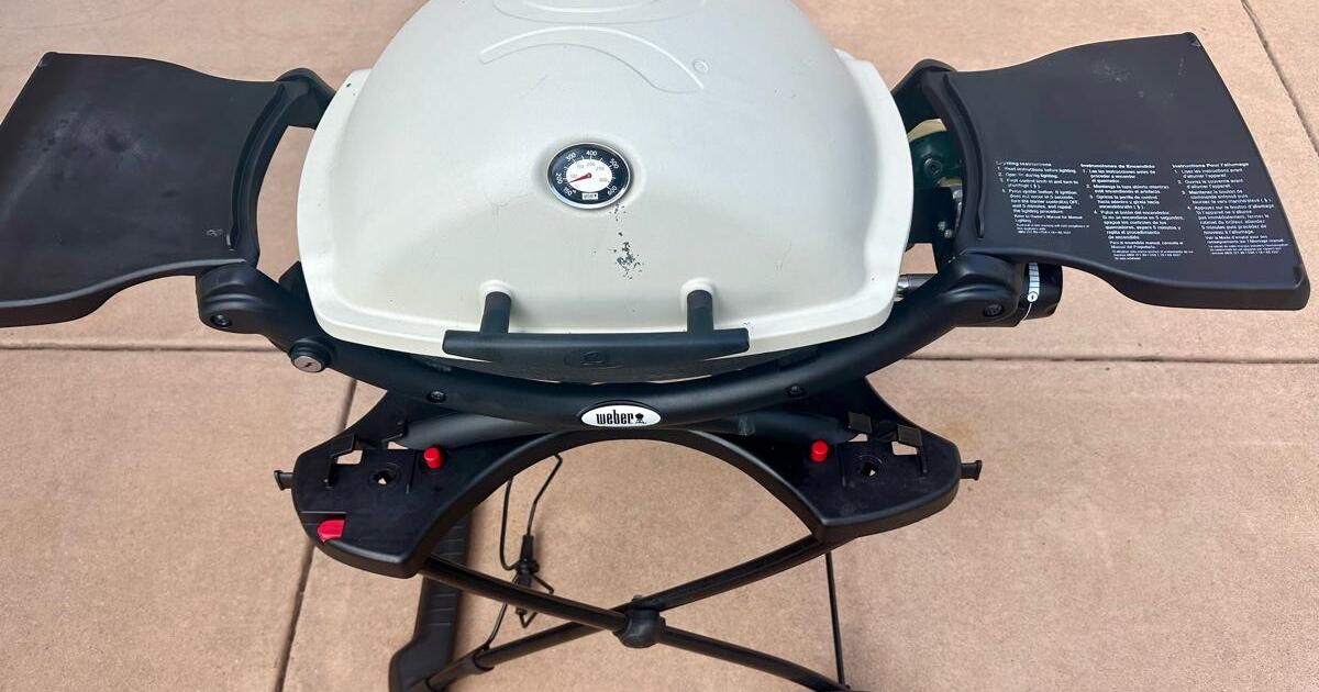 Weber Q1200 Grill with Cart and Cover for $125 in Lakewood, CO | For ...