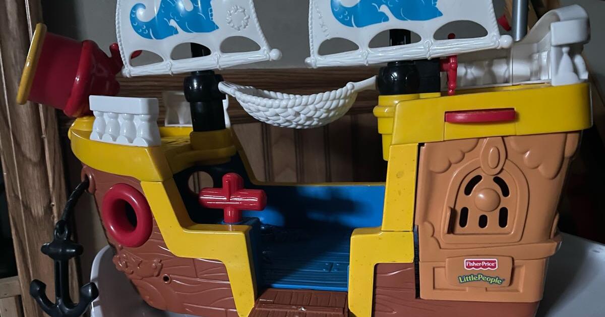 Fisher price little people pirate ship for $5 in Racine, WI | For Sale ...