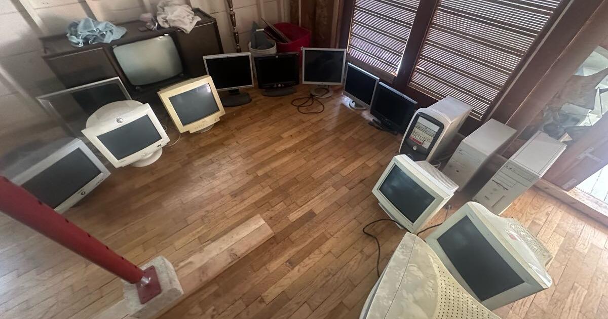 Vintage Computer Monitors and Towers for $60 in Topeka, KS | For Sale ...