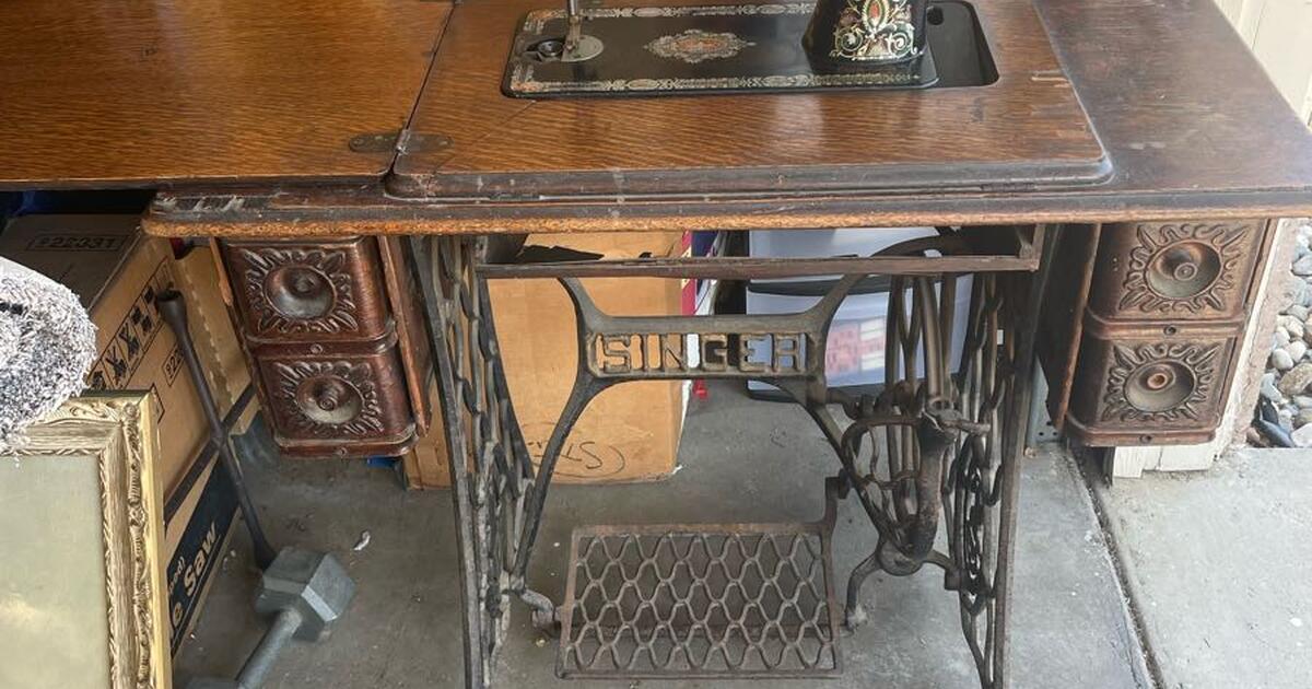 Vintage Singer Sewing Machine Tables for $40 in Livermore, CA | For ...
