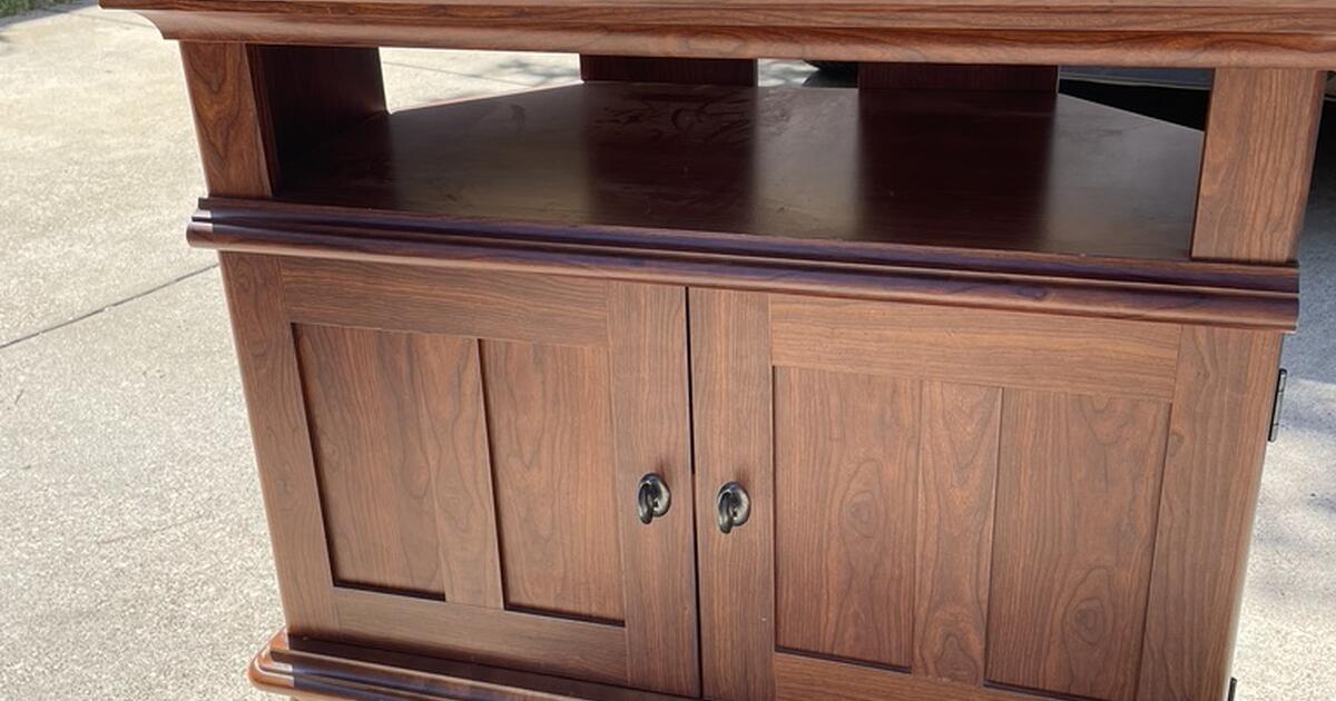 Television stand on sale at 6006 Siltstone Loop. for $25 in Killeen, TX ...