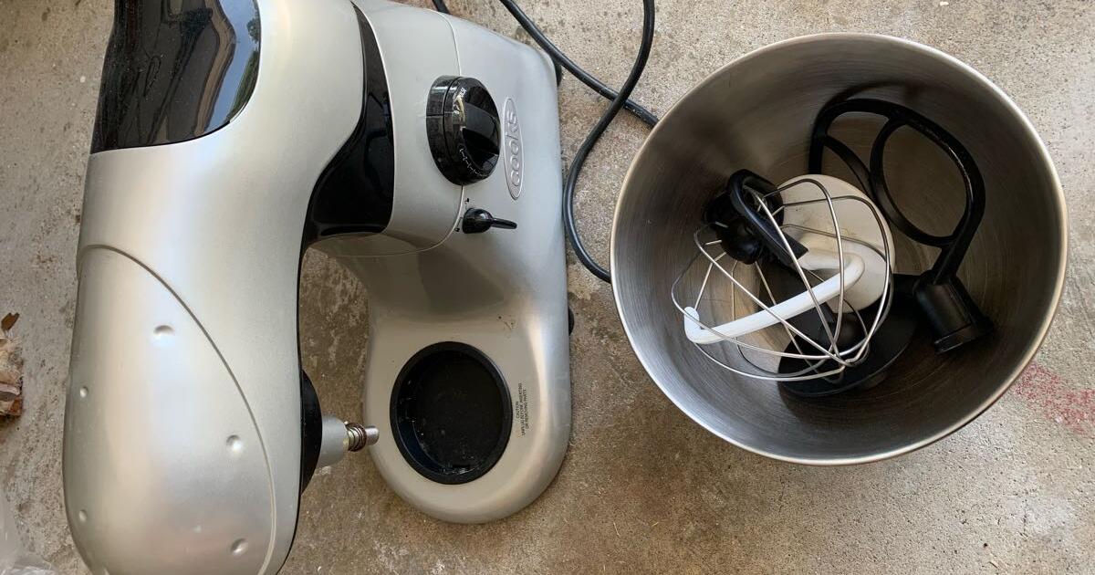 COOKS 5 QUART 12-SPEED STAND MIXER SILVER for $50 in Katy, TX | For ...