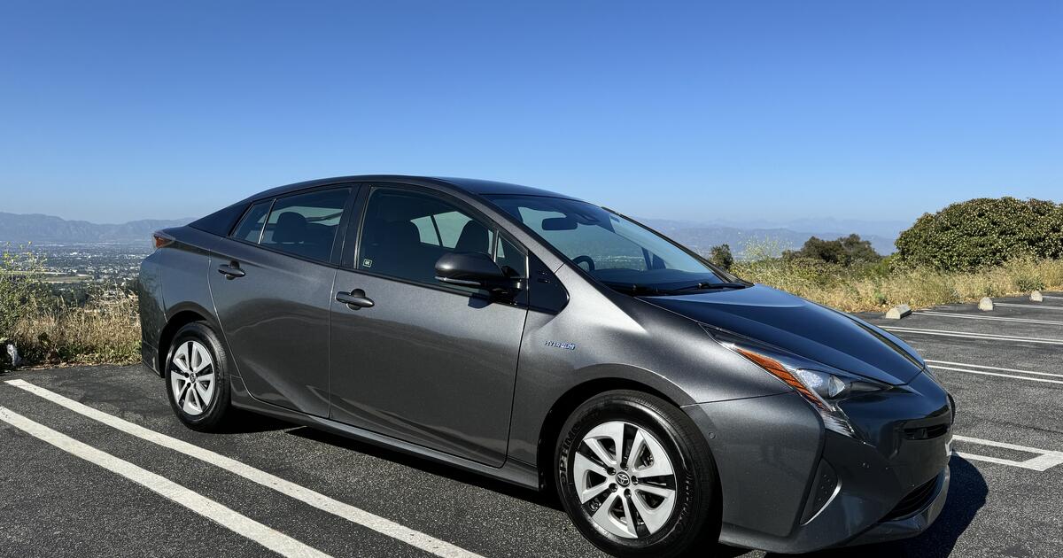 2017 Toyota prius Four Hatchback 4D for $16500 in Pacific Palisades, CA ...