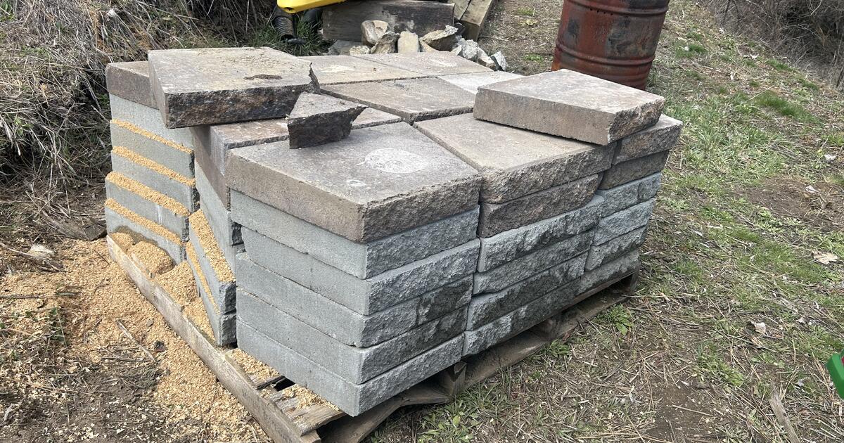 retaining wall blocks and concrete step blocks. for $2 in Spokane, WA ...