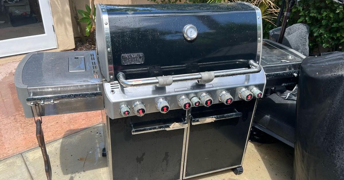 Weber Summit Model 670 - 6 Burner Grill. Original price $2,499 selling ...