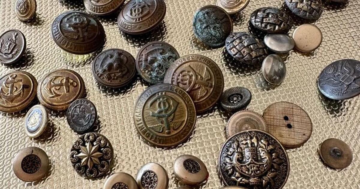 Antique Lot Of 70 Metal Buttons, Various US Navy, Medical,Scovill ...