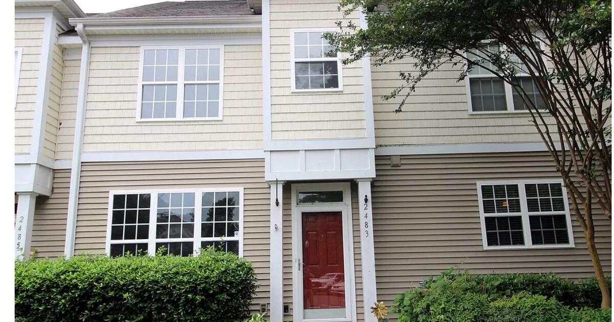 Open floor-plan, 2 Bedrooms/master suite ,2.5 Bath, PLUS a LOFT ...