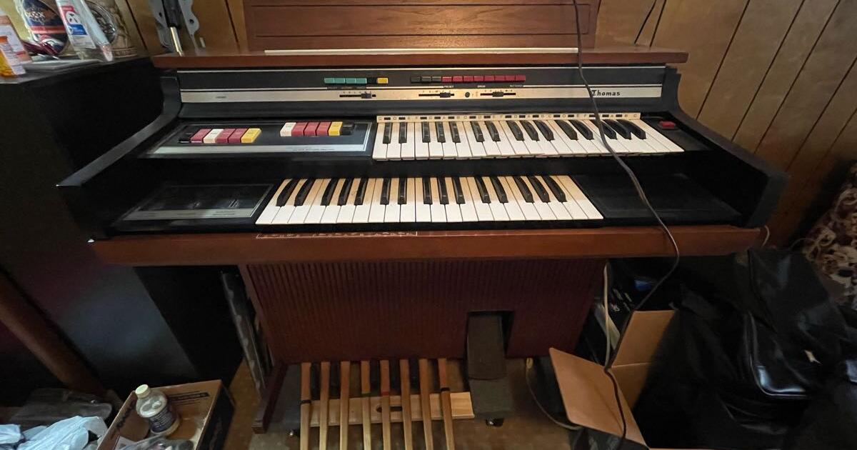 Thomas organ for $400 in Pittsburgh, PA | For Sale & Free — Nextdoor