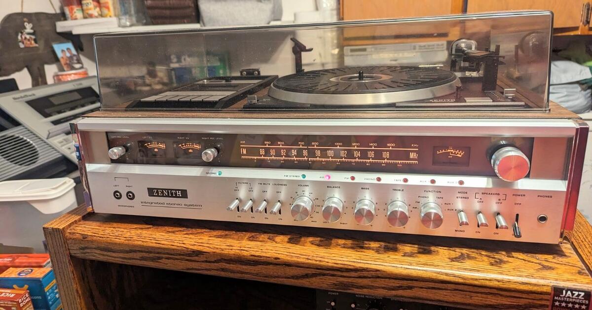 Vintage Zenith Integrated Stereo System IS 4071 for $45 in Crystal Lake ...