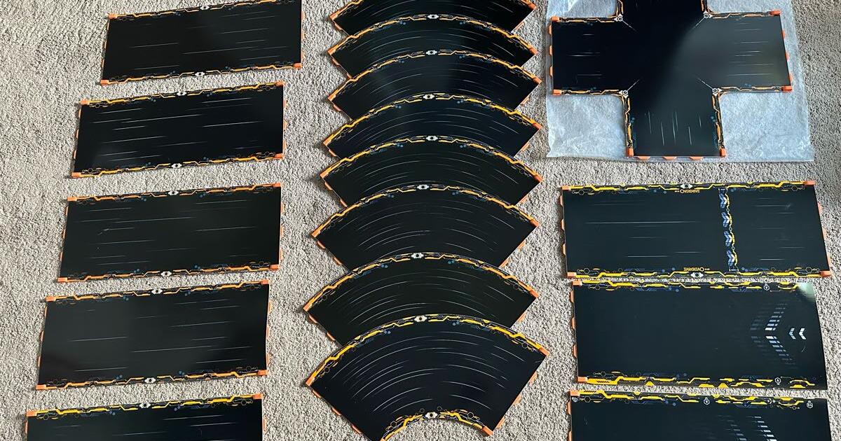 Anki Overdrive Starter kit with extra pieces and vehicles for $30 in ...