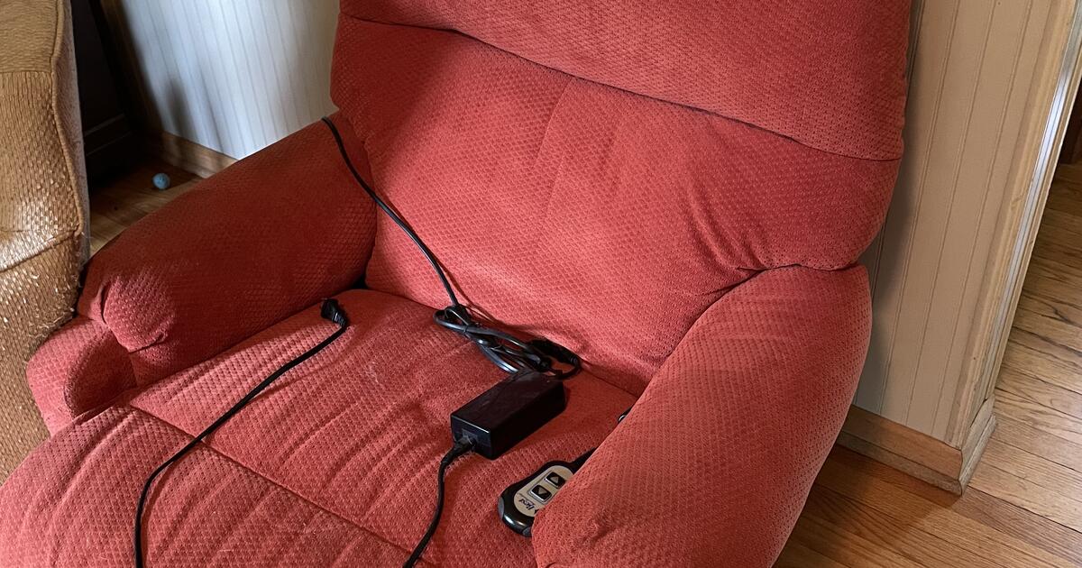 Electric recliner, 4 drawer vertical filing cabinet, unique side table. for Free in Coon Rapids ...