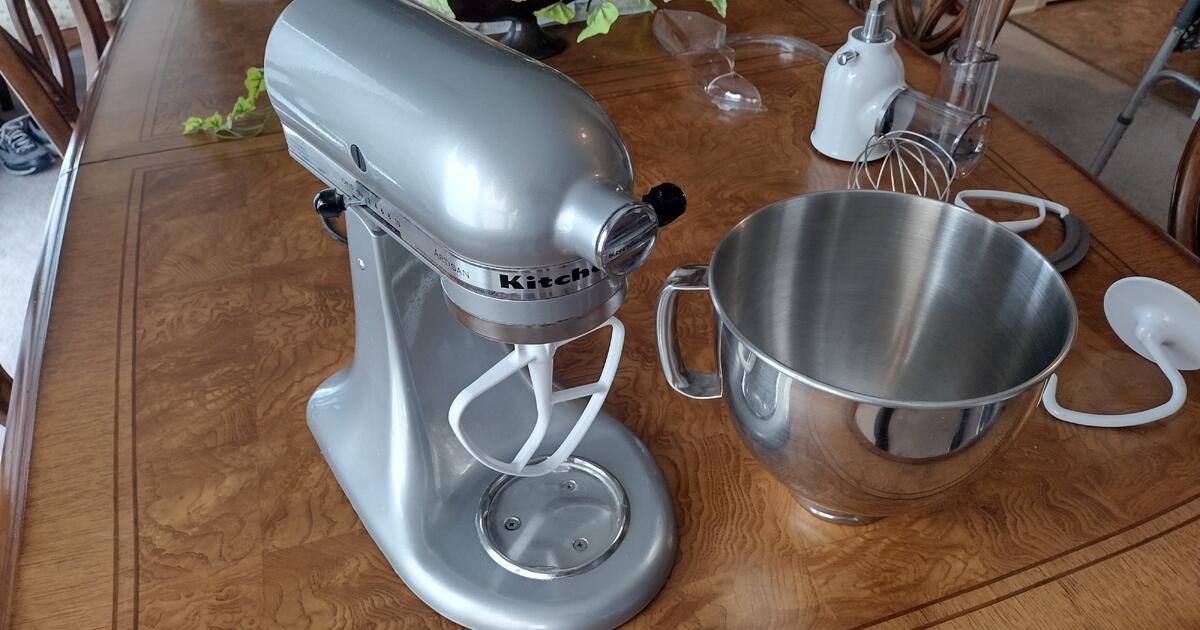 Kitchen Aid 4.5 Quart Stand Alone Mixer with tons of Accessories!!! for ...