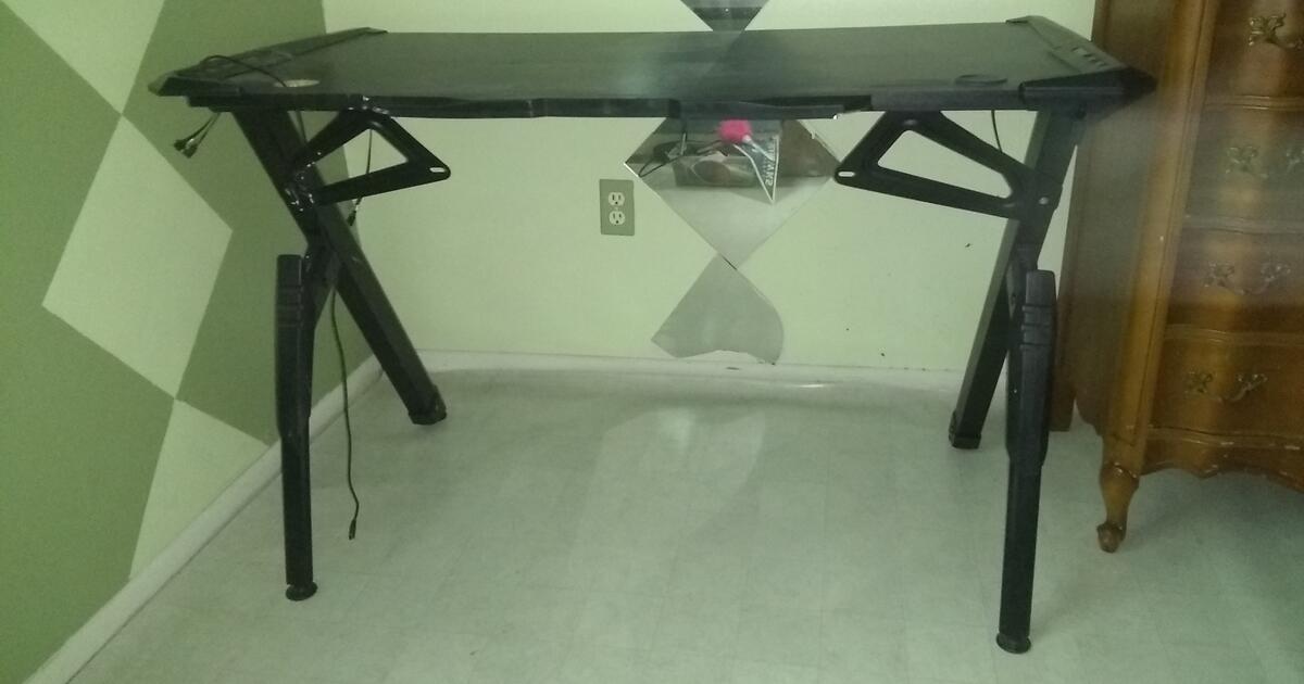 Wayfair gaming table, 8 Ft. ladder $30 each for $30 in Broomfield, CO ...