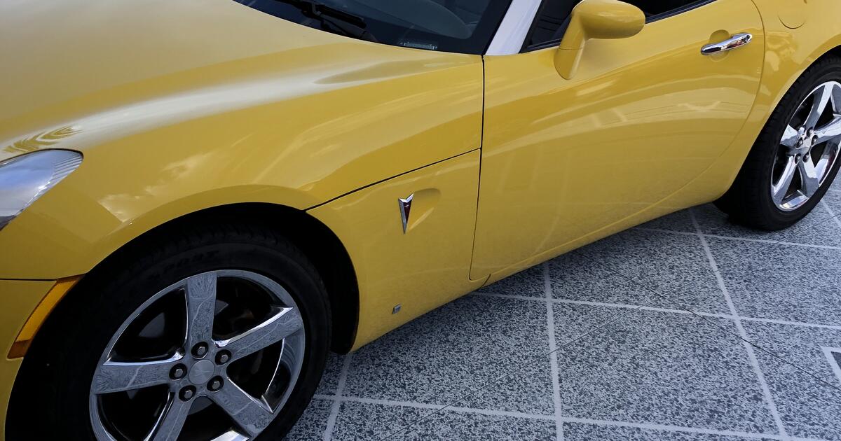 2007 Yellow Pontiac Solstice Convertible ONLY 58,000 miles 2nd owner ...