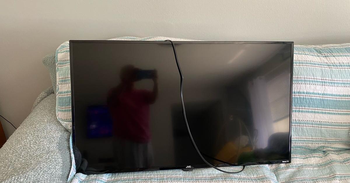 JVC ROKU 43inch TV and wall mount for $85 in Venice, FL | Finds — Nextdoor
