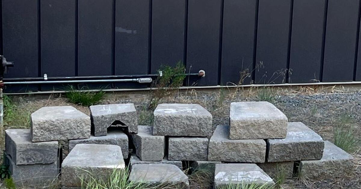 Free landscape retaining wall blocks for Free in Bend, OR | For Sale ...