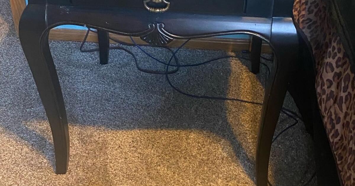 Very nice table for $10 in The Villages, FL | For Sale & Free — Nextdoor
