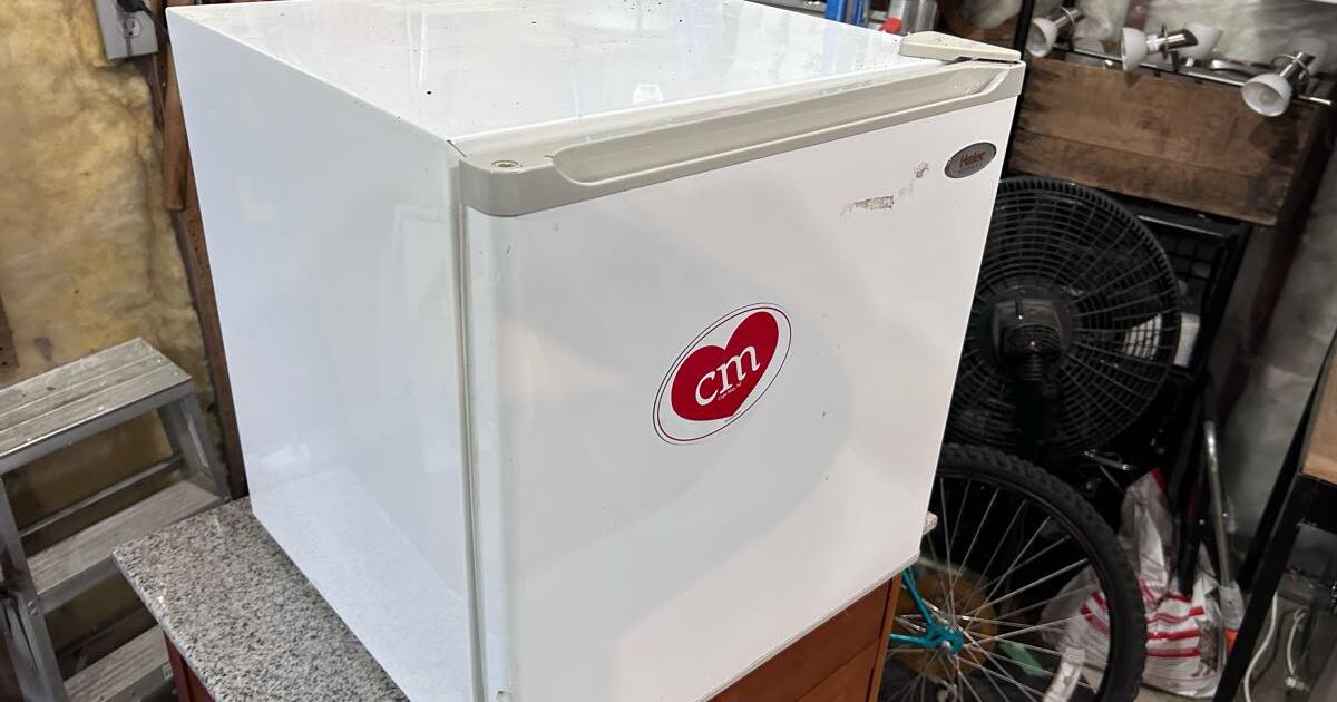 Mini Fridge (perfect for beer or soda in a rec room) for $35 in Madison ...