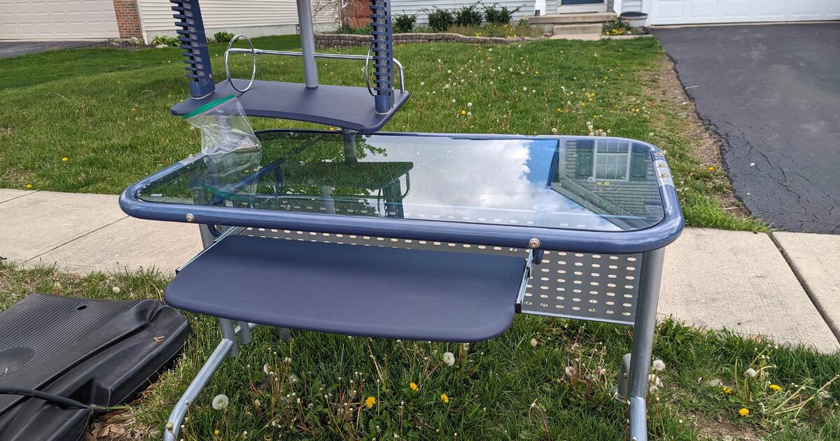 Curb Alert - Free Computer Desk for Free in Galloway, OH | Finds — Nextdoor