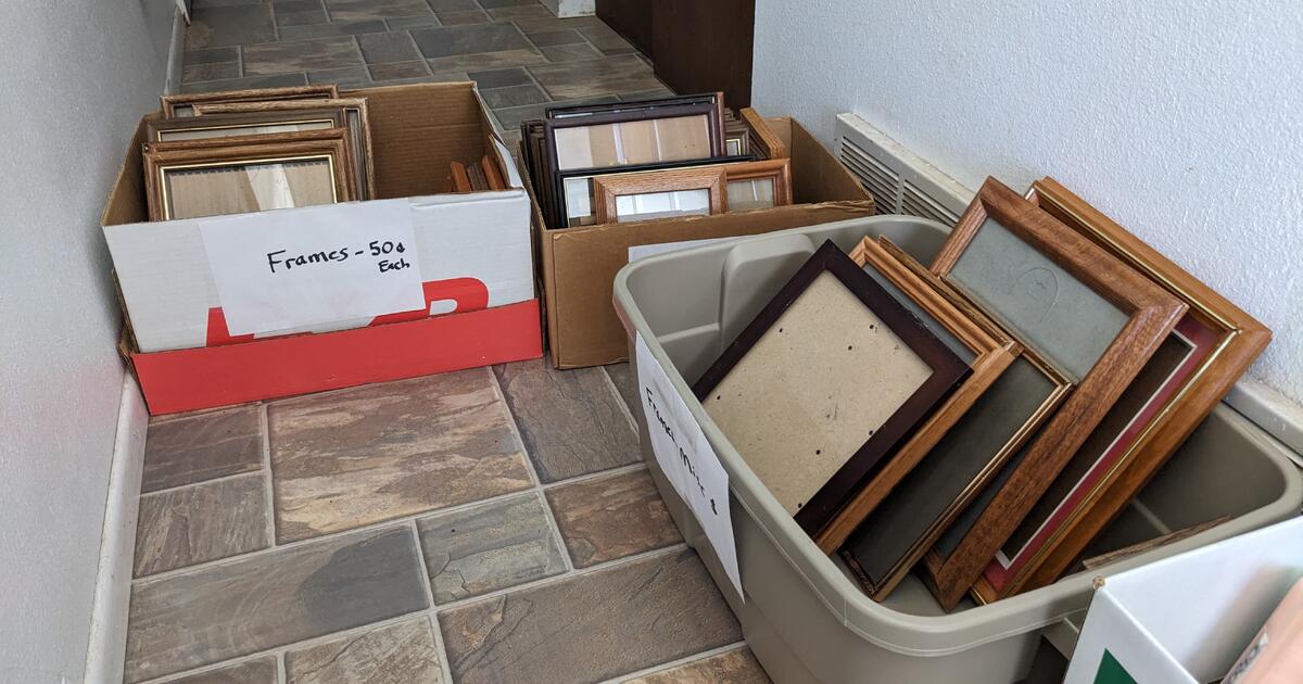 Assorted Picture Frames for $1 in Colorado Springs, CO | For Sale ...