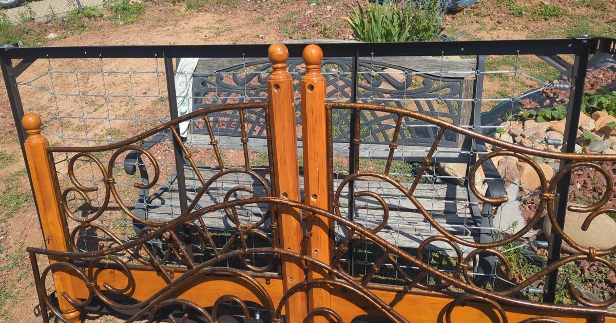 Wood And Metal Frame Daybed for $100 in Santa Fe, NM | For Sale & Free ...