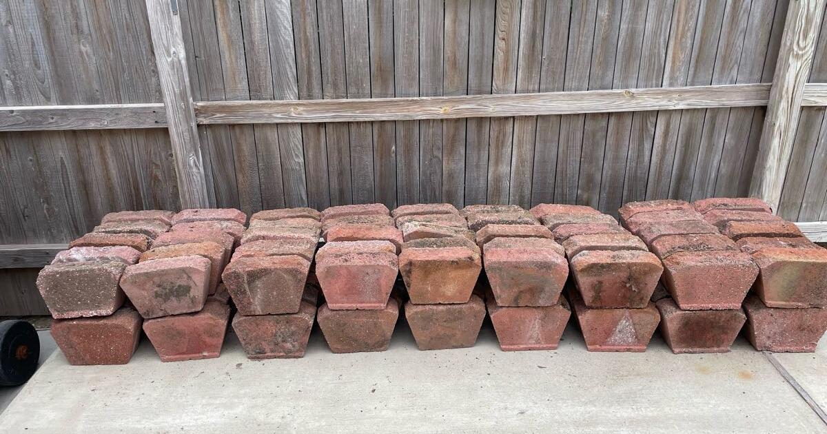 90 Red Retaining Wall Bricks for $150 in Virginia Beach, VA | For Sale ...
