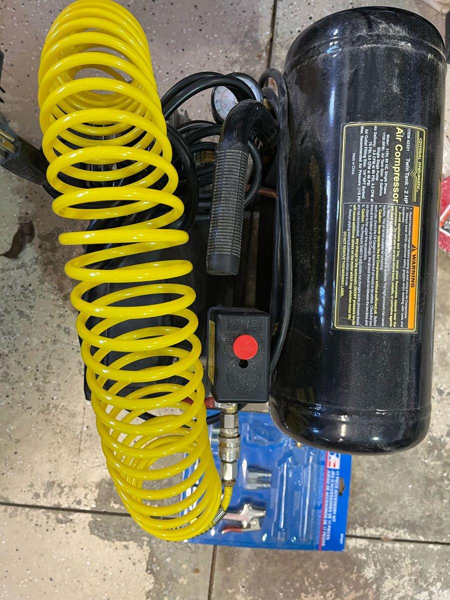 Central Pneumatic Twin Tank Compressor for $80 in Rochester Hills, MI ...