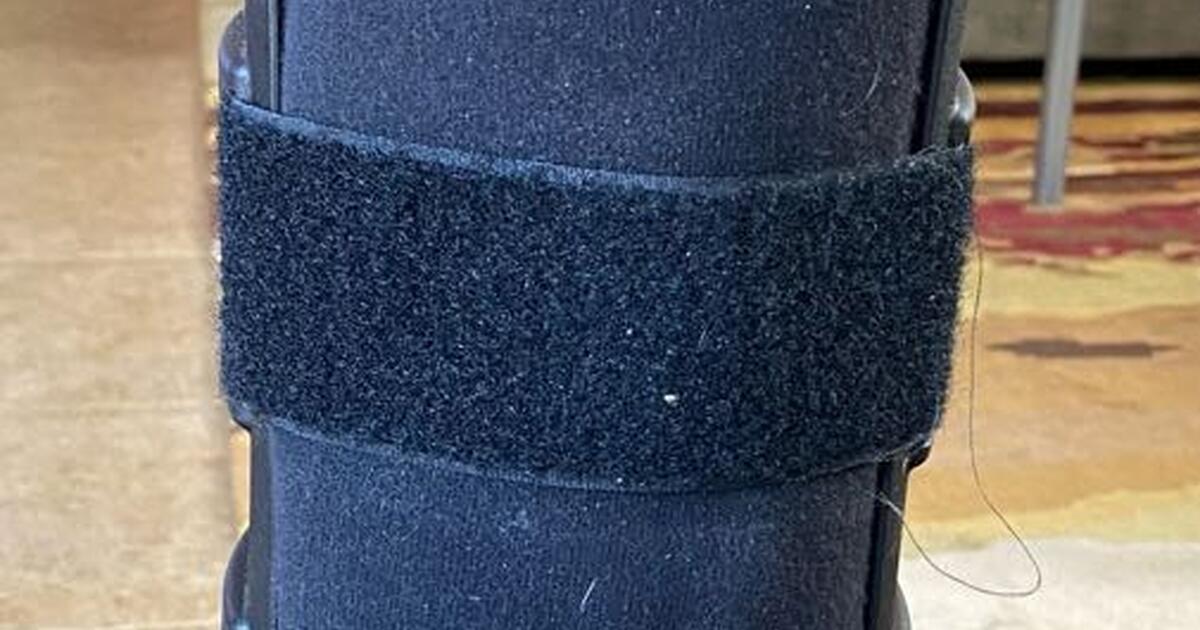 Coreline Orthopedic High Walker Size M Boot for $40 in Roseville, CA ...