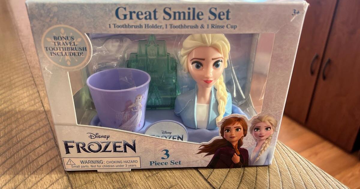 Disney Frozen Great Smile Set for $6 in Elgin, IL | For Sale & Free ...