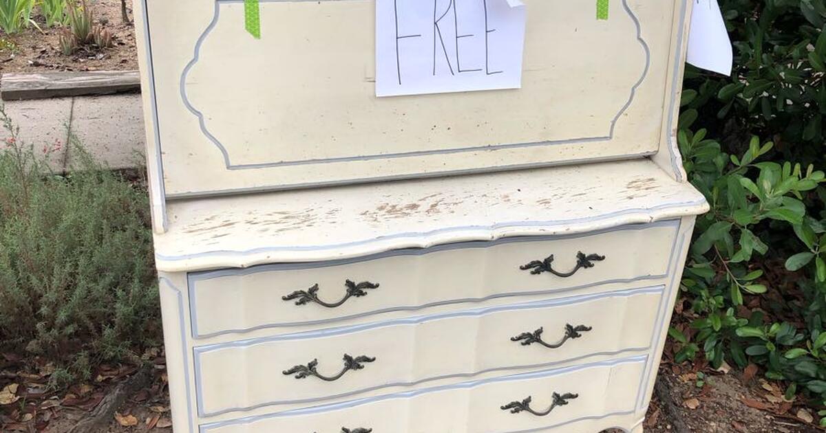 Dresser and desk for Free in Altadena, CA | Finds — Nextdoor