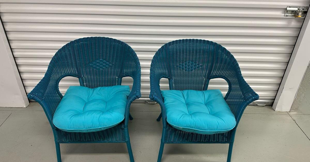 Set of 2 - Brylane Home Roma Resin Wicker Stacking Chairs w/ Cushions ...