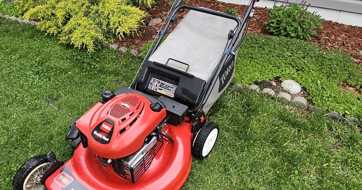 Toro Recycler RWD Self Propelled Bagging Lawn Mower with Electric Start & Charger Coon Rapids ...