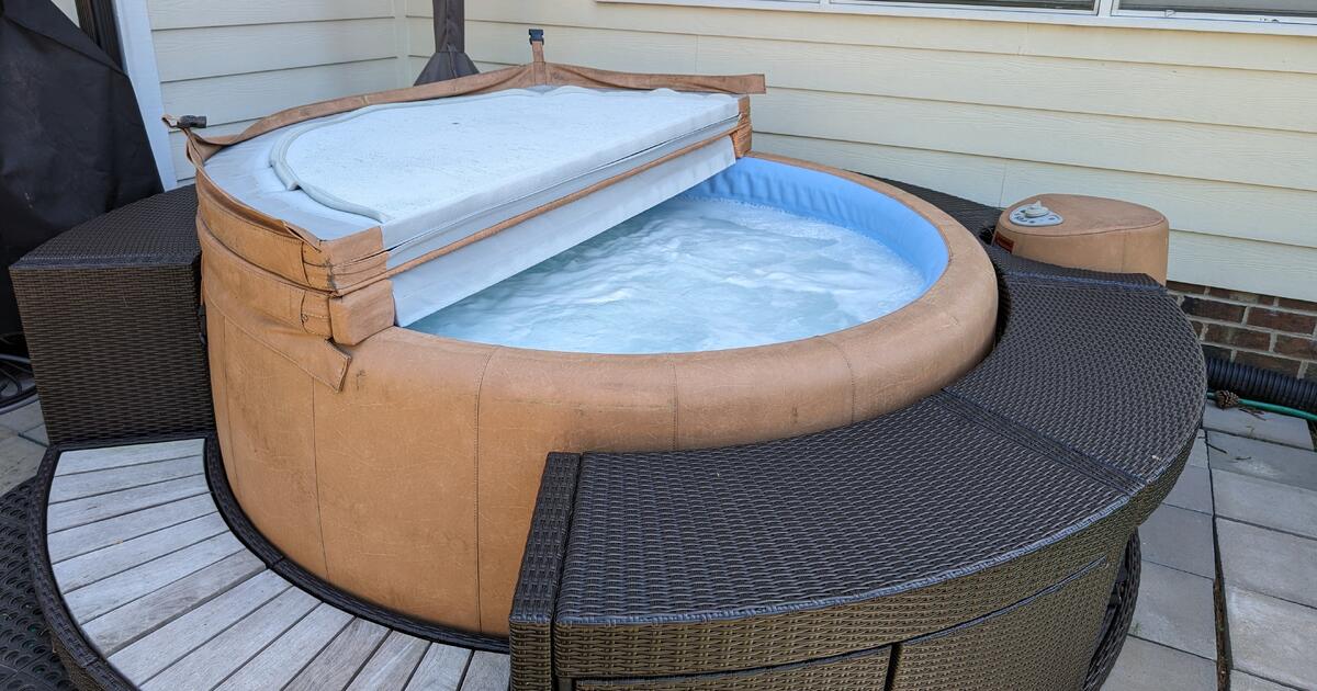 Softub resort 300 Hot Tub With Sorround for $1700 in Apex, NC | For ...