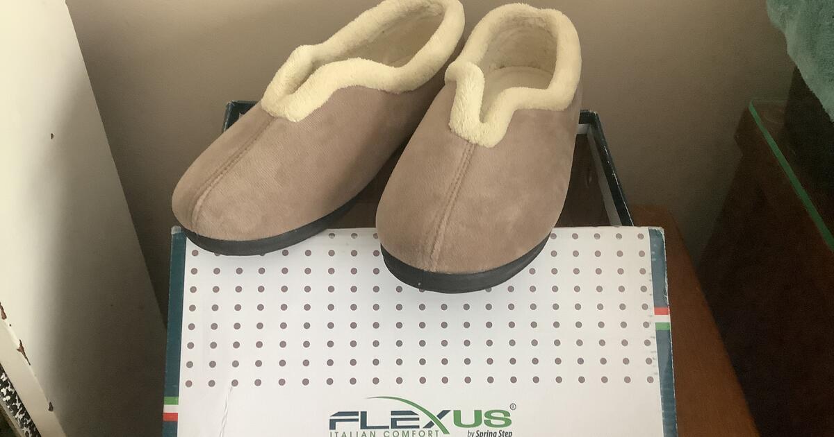 BRAND NEW FLEXUS WOMENS SLIPPERS for $20 in Knoxville, TN | For Sale ...
